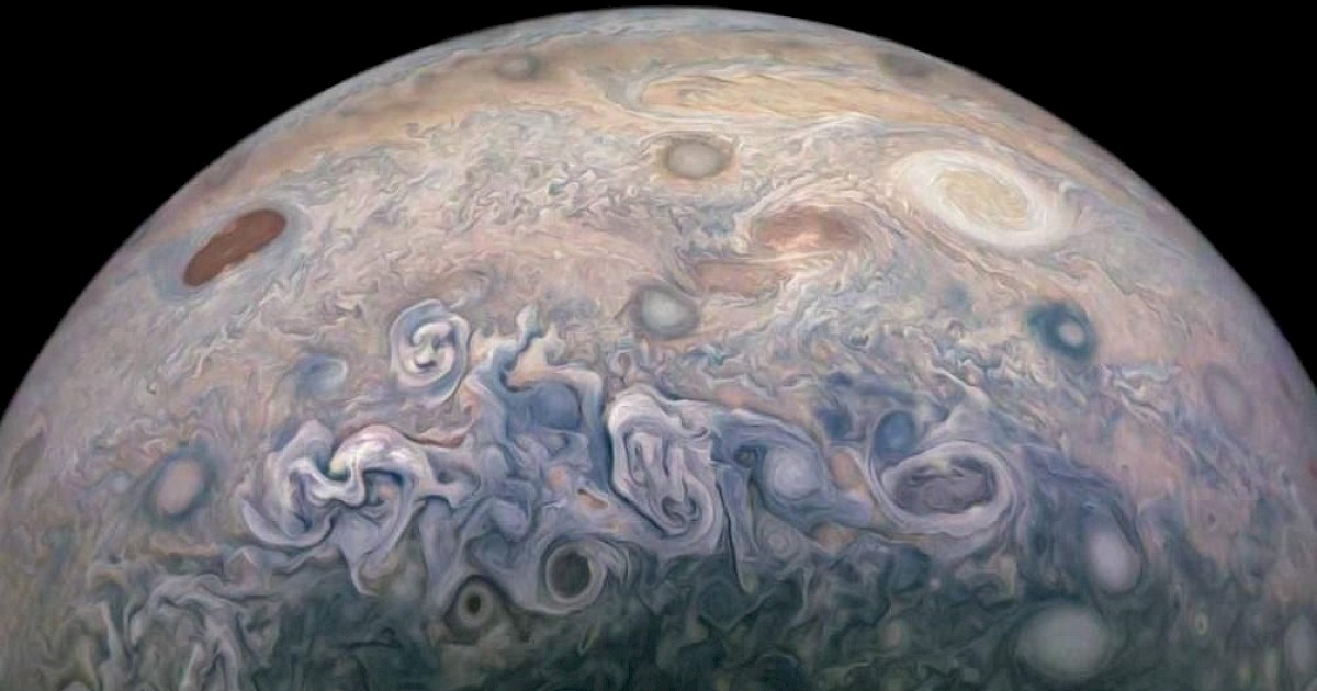 Új felvételek mutatják a Jupiter hipnotikusan örvénylő viharait - In ...